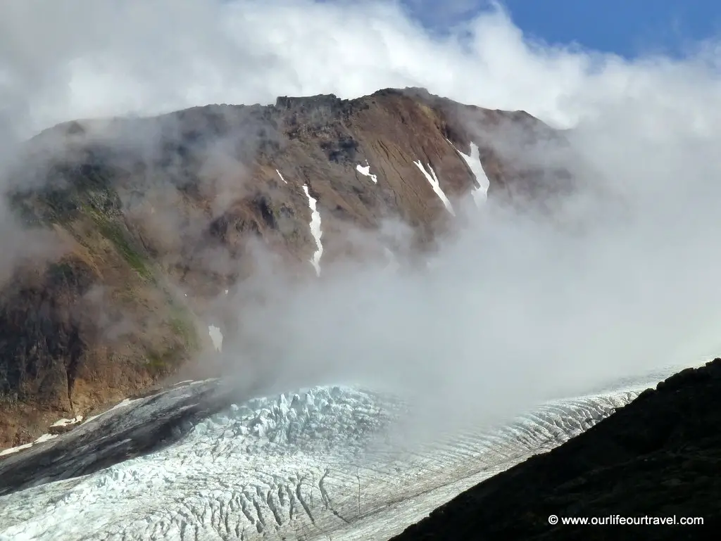 Hiking to the glacier on Mt Baker volcano, US